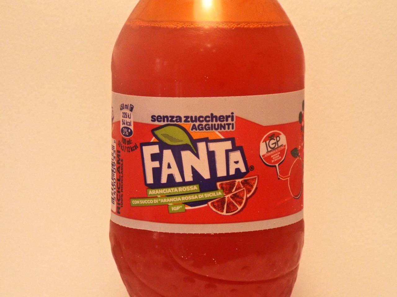 Fanta Aranciata Rossa: Orangeade with Sicilian Juice 100% - Daniele ...