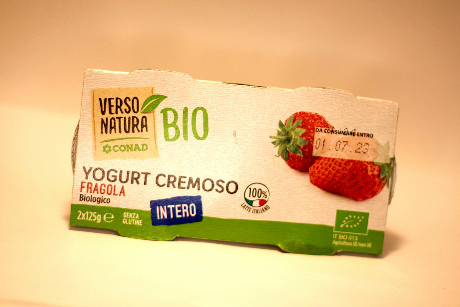Creamy Organic Strawberry Yogurt Conad Verso Natura - Daniele Sciarotta
